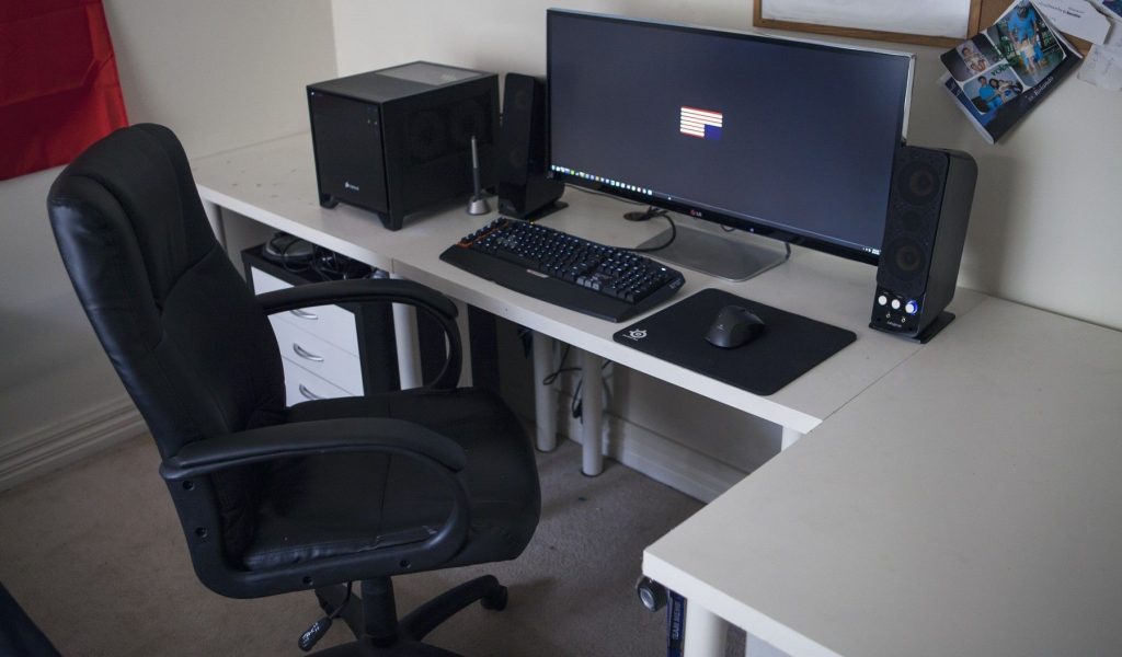 Setup Meja Komputer - Homecare24